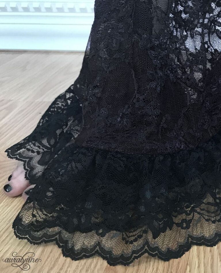 Lovely in Lace Garter Leggings – auralynne